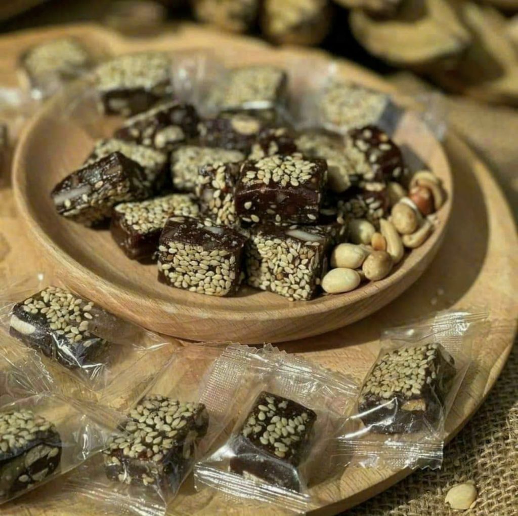 Banana Sesame Peanuts Candy With Coconut - Kẹo Chuối Mè Đậu Phộng Nước ...